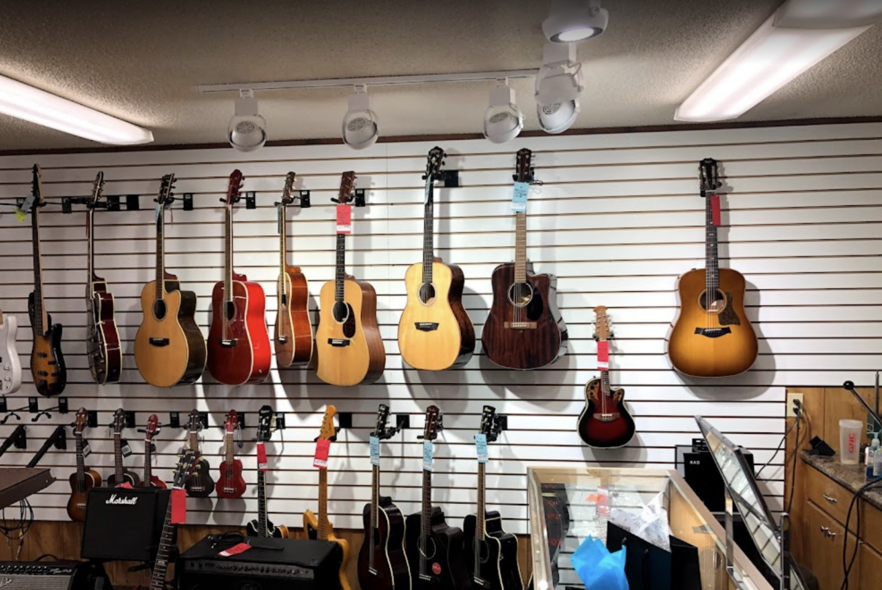 McMinnville - KK's Loans, Music & Jewelry